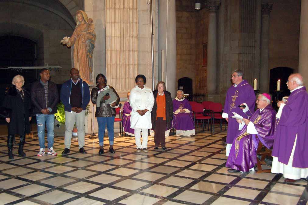 Iniciación cristiana de adultos, los catecúmenos hacen camino ...