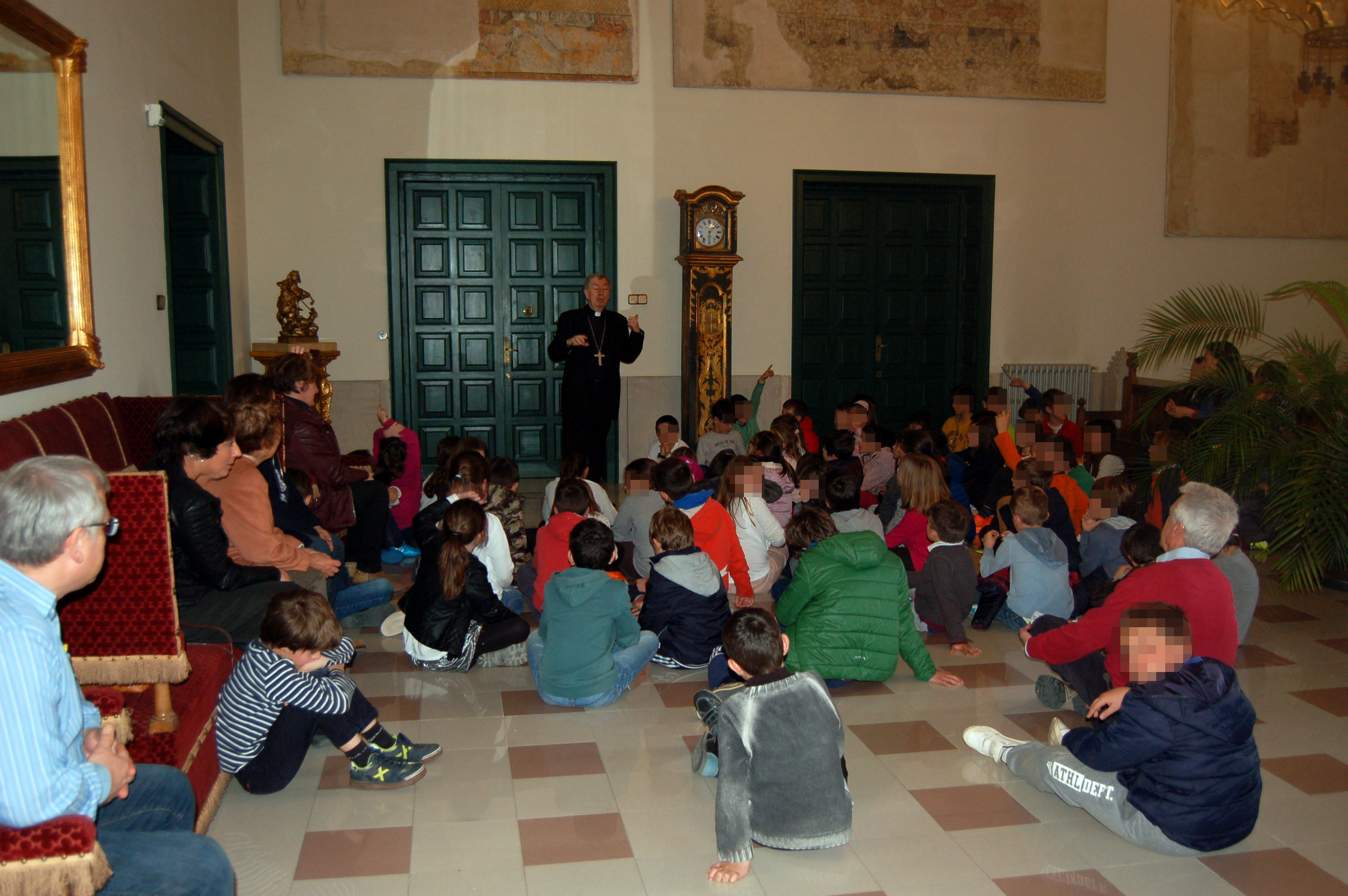 Los niños de la Catequesis de Primera Comunión del Colegio Claver ...